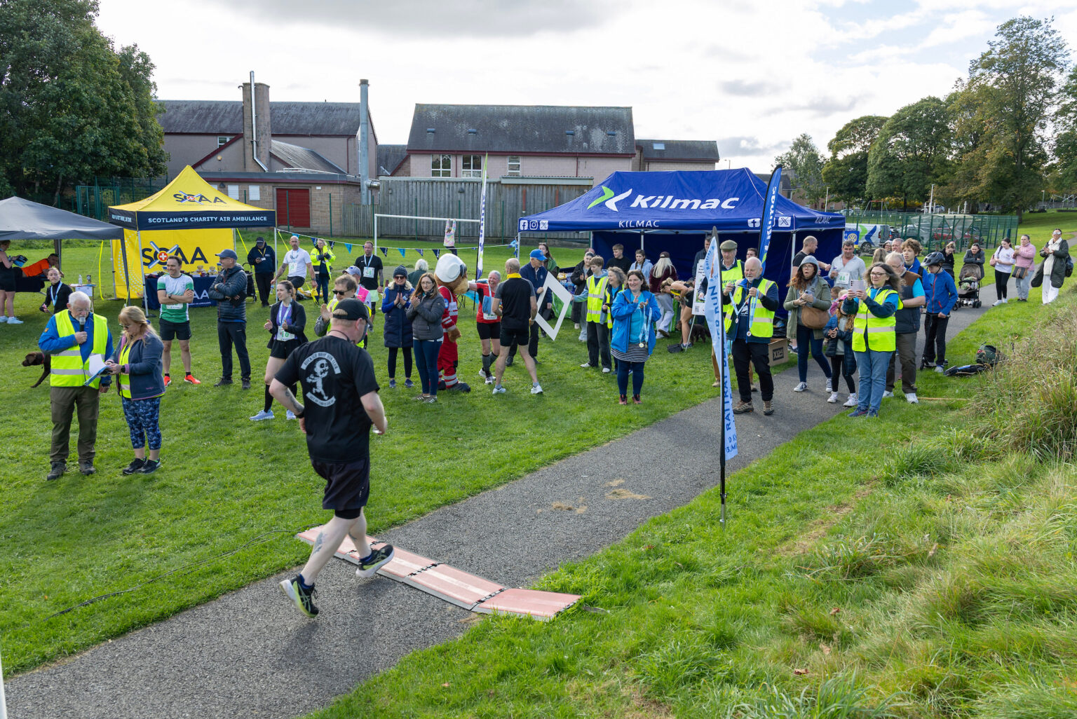 Kilmac Team Beavering Away On Perthshire Race Day | Kilmac